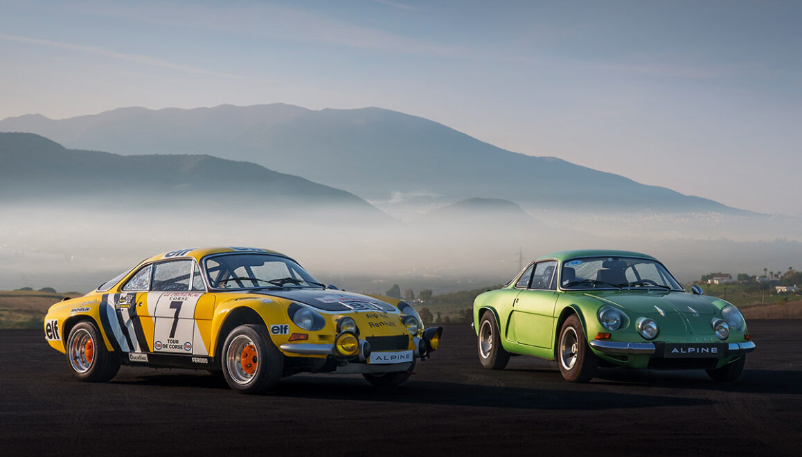 Deux superbes Alpine A110 au salon Rétromobile